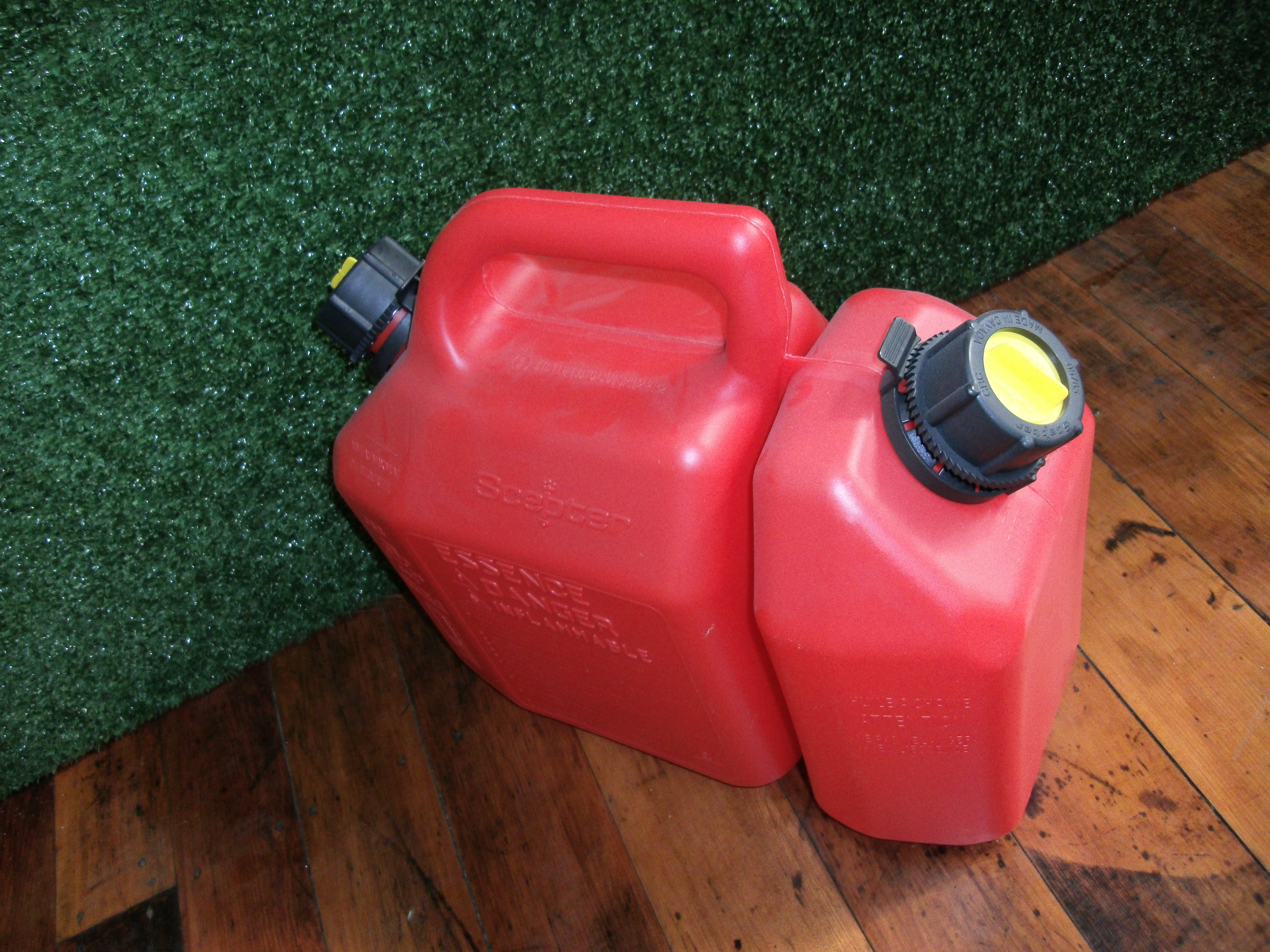 6 Litre Gas And 2 25 Litre Oil Can 6-litre-gas-and-2-25-litre-oil-can